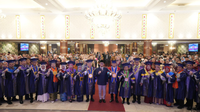 UMSU Wisuda 2.355 Lulusan, Dahnil Anzar: Belajar Tanpa Henti dan Tuntut ...