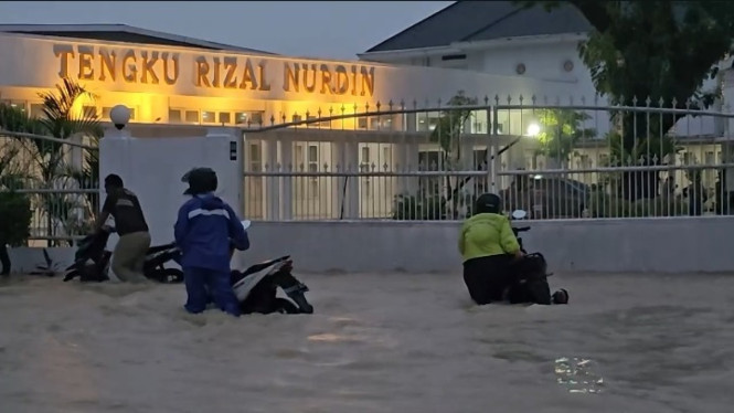 Kota Medan Banjir, Rumah Dinas Gubernur Hingga Kapolda Sumut Ikut ...