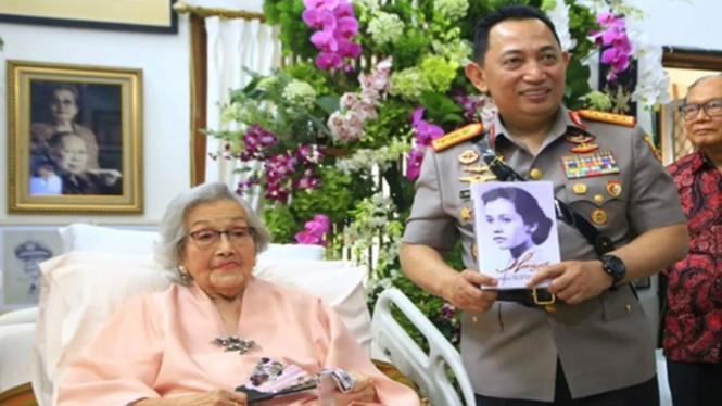Eyang Meri Istri Jenderal Hoegeng Meninggal Dunia, Kisah Kehidupan ...