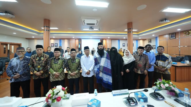 Syeikh Reza dan Peggy Melati Sukma Undang Mahasiswa UMSU Magang di New ...
