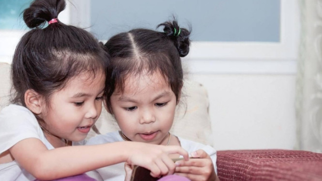 Mengelola Screen Time Anak di Era Digital