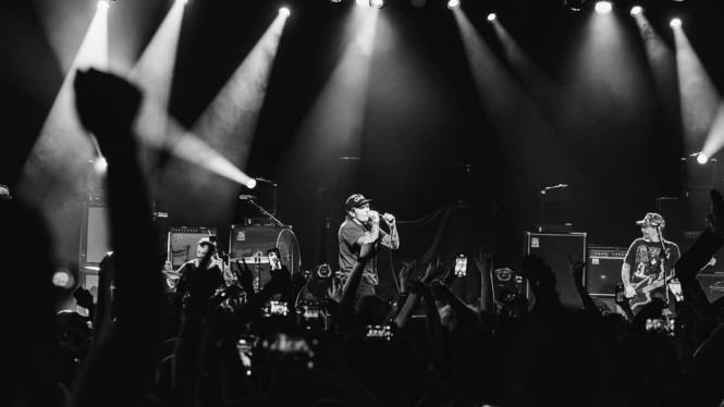 Neck Deep sebagai Suara Generasi yang Tersesat