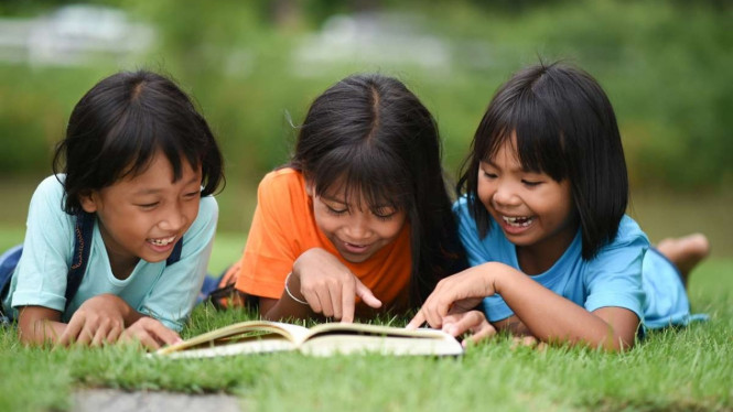 Cara Efektif Membiasakan Literasi Sejak Dini agar Kebiasaan Membaca ...