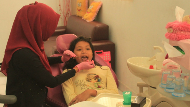 Ketika Gigi Susu Anak Akan Tanggal, Ini 5 Hal yang Harus Orang Tua Lakukan