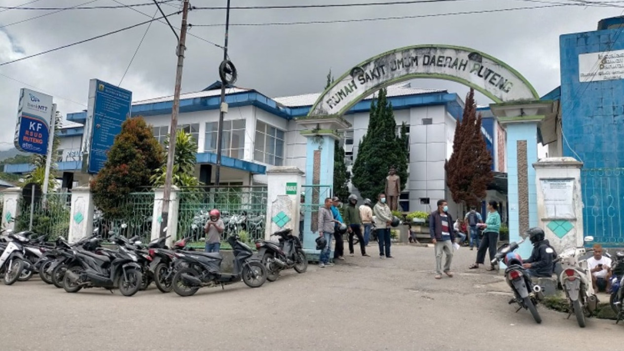 Foto Tenaga Medis RSUD Ruteng Tanggung Renteng Ganti Biaya Perawatan ...