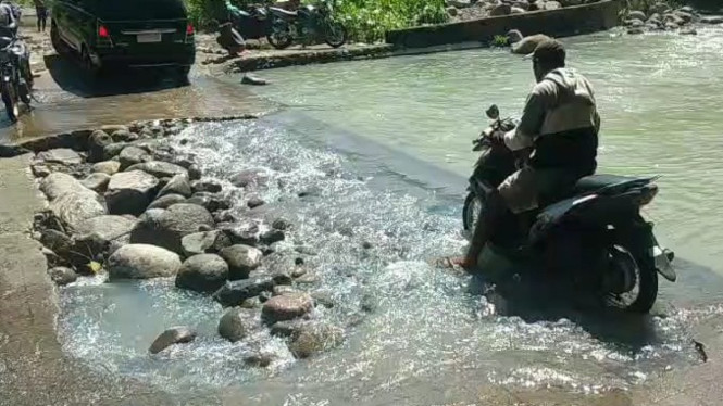 Preman Palak Tiap Kendaraan 200 Ribu di Jalan Menuju Kampung Wae Rebo