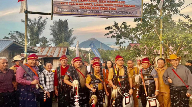 Menjaga Rumah, Merawat Akar: Syukuran Ka Sa’o Suku Gisi Azi di Kampung ...