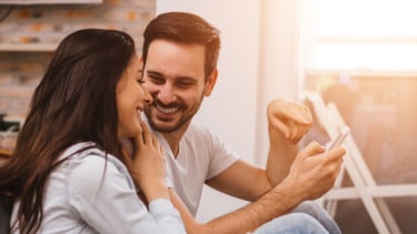 9 Fakta Bahwa Pria Ingin Menjalin Hubungan Dengan Serius Bukan