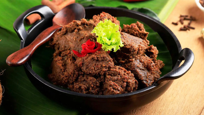 Membedah Nilai Religi dan Sosial di Balik Rendang Sepiring Rendang