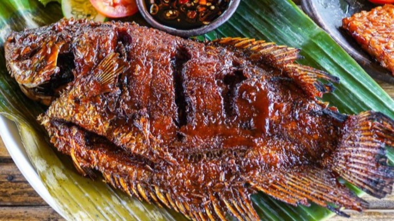 Foto Gak Perlu ke Restoran, Begini Resep Ikan Gurame Bakar yang Sedap ...