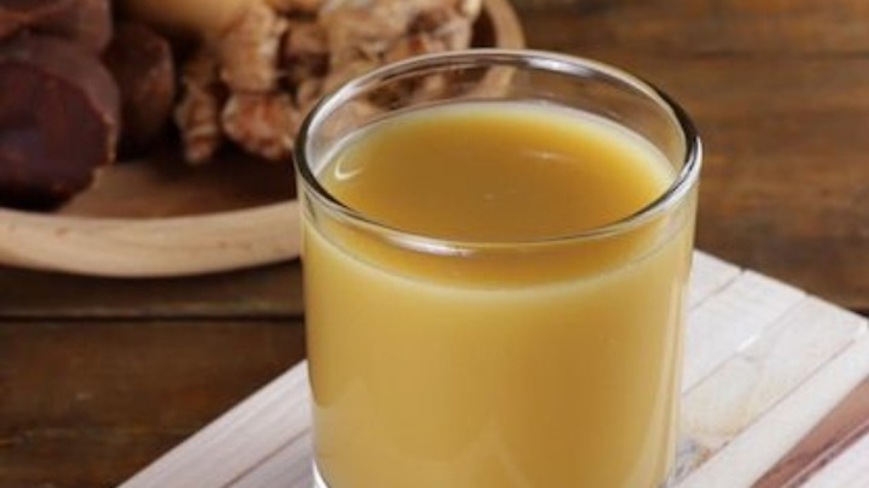 Foto Cara Mudah Membuat Jamu Beras Kencur Tradisional yang Segar dan ...