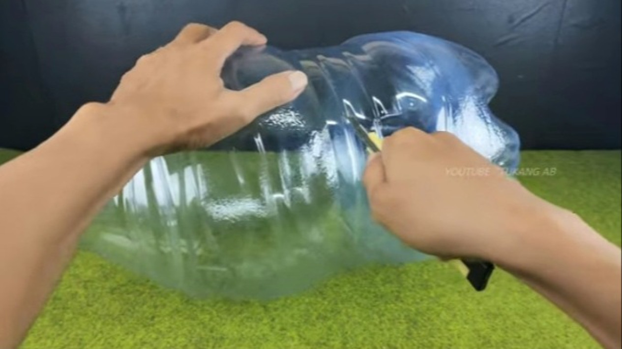 Foto Jangan Dibuang! Galon Bekas Ini Bisa Disulap Jadi Barang Berguna