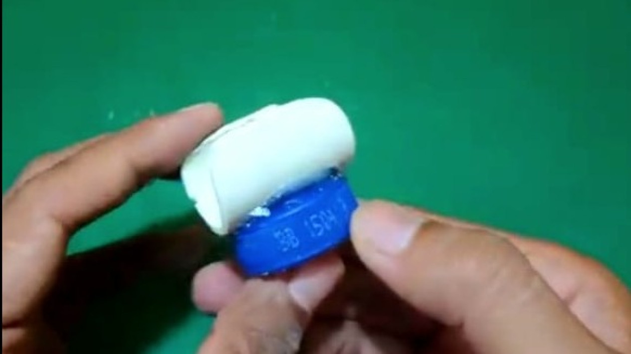 Foto Inovasi Tempat Sapu dari Tutup Botol dan Pipa Paralon, Bikin Rumah ...