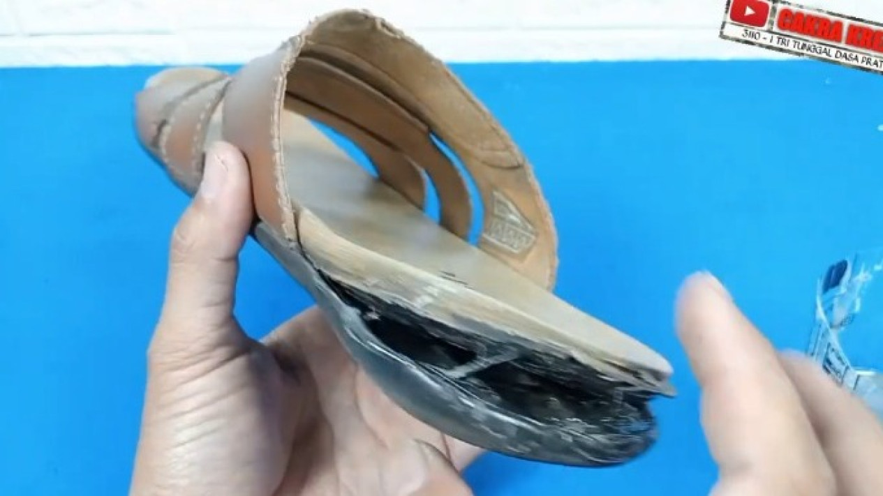 Foto Catat! Inilah Cara Membuat Lem Sandal Sendiri di Rumah, Lengket ...