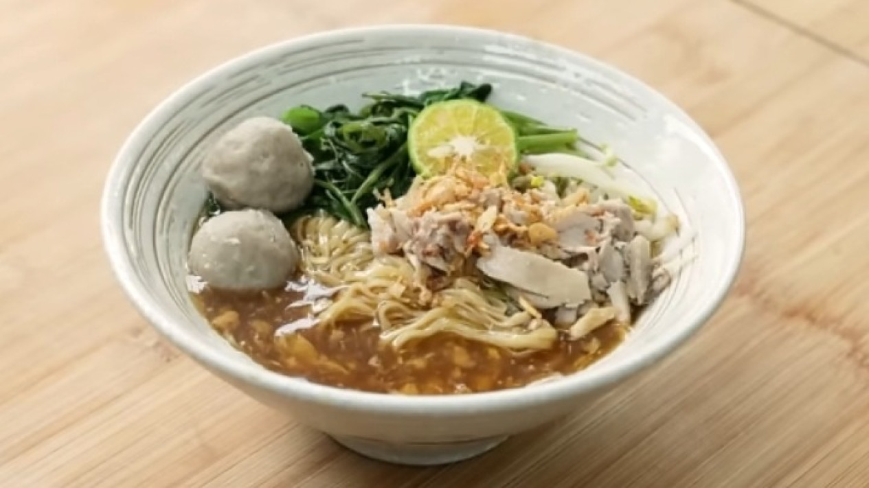 Foto Cara Mudah Membuat Lomie Ayam Kangkung, Makin Gurih Pakai Kuah Kental