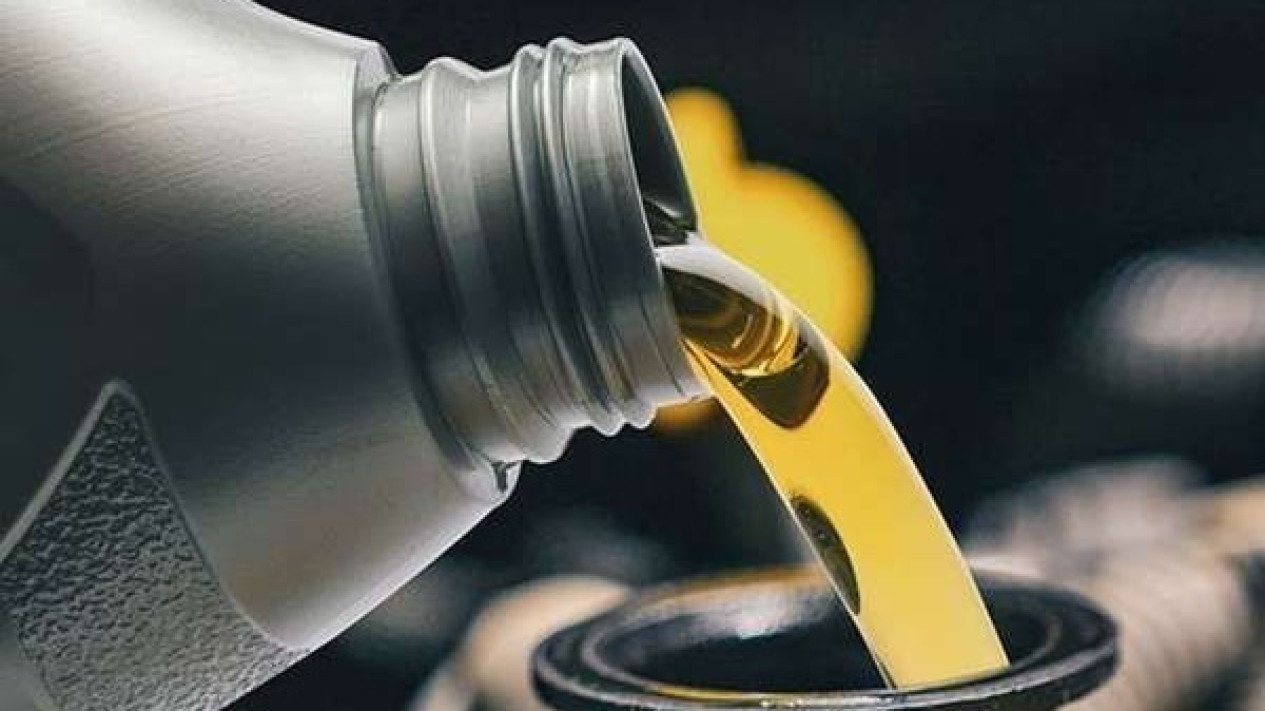 Foto Kapan Waktu Terbaik untuk Ganti Oli Motor? Begini Jawabannya ...