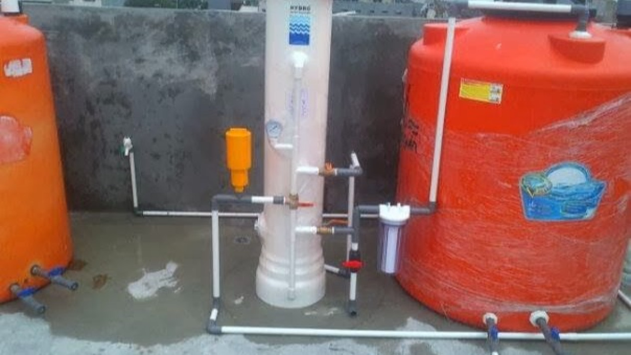 Foto Cara Memasang Filter Air Sumur Bor yang Berkarat, Berminyak, dan ...