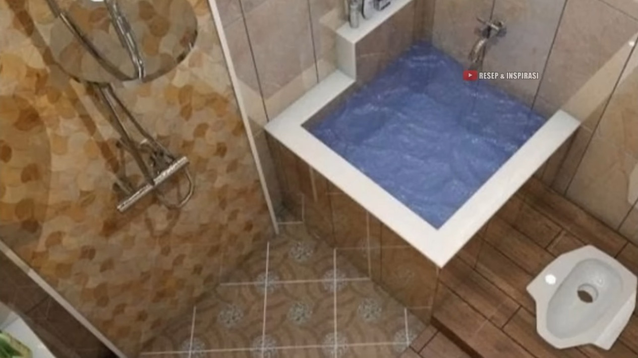 Biar Gak Kuno, Cek Ide Ajaib Desain Kamar Mandi Jongkok Minimalis yang ...