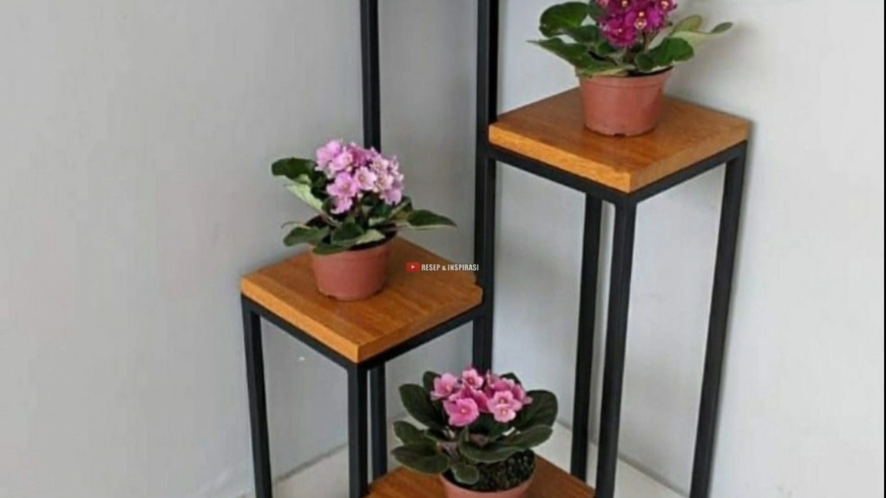 Foto Bikin Teras Estetik! Ide Rak Bunga dari Kayu Minimalis Ini Bikin ...