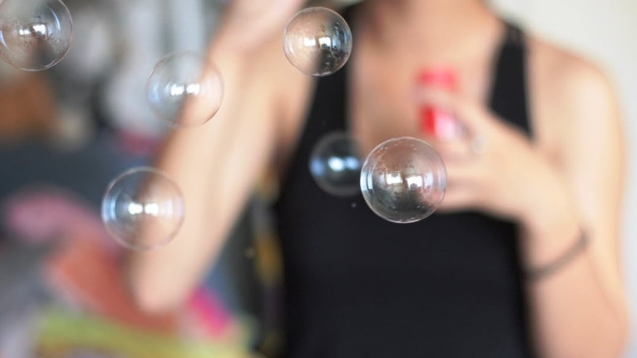 Tips Membuat Gelembung Sabun Anti Pecah yang Mudah Dibuat di Rumah ...