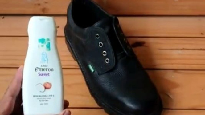 Cuma Pakai Handbody, Sepatu Kulit Kamu Bisa Mengkilap Lagi Seperti Baru ...