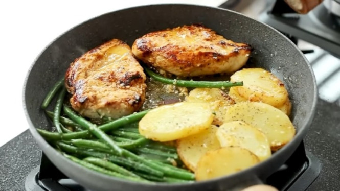 Rahasia Grilled Chicken Saus Jamur Sekali Masak, Praktis Pakai 1 Wajan ...