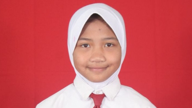 Cara Mudah Edit Foto Pakai Background Merah atau Biru Hanya Menggunakan Hp