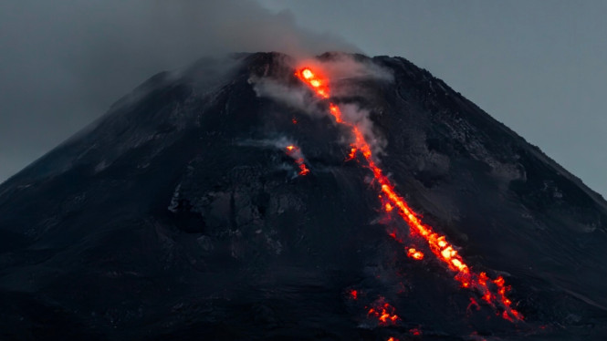 Apa Kabar Gunung Merapi? Hari Ini Luncurkan Lava Panas Berkali-kali ...