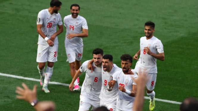 Iran Imbang Lawan Selandia Baru 2-2, Bendera Iran Berkibar-kibar di Amerika
