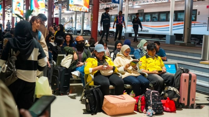 Stasiun Kereta Api Sibuk Selama Libur Panjang Tahun Baru Islam di Semarang