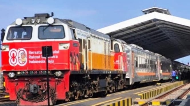 Livery Tematik Merah Putih di Lokomotif dan Kereta Sambut HUT 80 ...