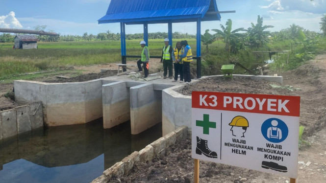 Pelaksana Proyek Pintu Air di Desa Sungai Terus Tegaskan, Proyek ...