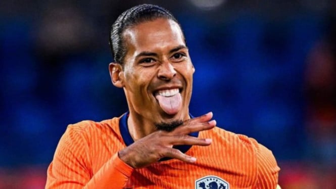 Klopp Bela Van Dijk, Kritik Pedas Van der Vaart Berujung Polemik