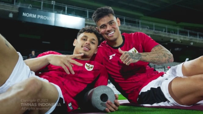 Dean James ke FC Twente? Mees Hilgers Berpeluang Main Satu Tim di ...