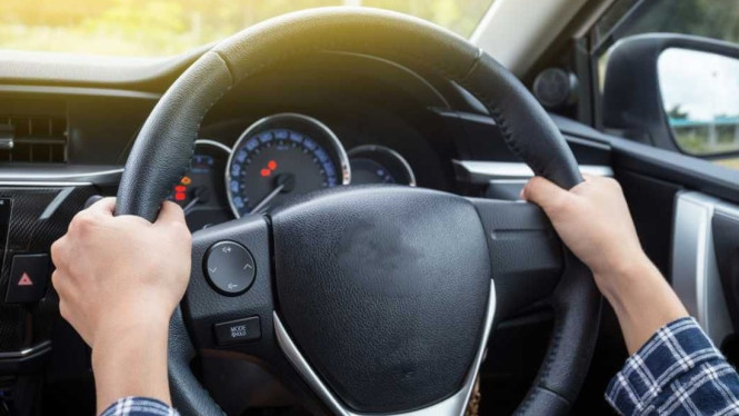 Panduan Lengkap Belajar Mengemudi Mobil, Teknik dan Tips untuk Pemula
