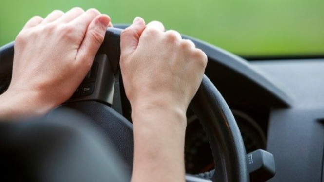 Tips Cara Mobil Matic Melewati Jalan Turunan dan Tanjakan Terjal