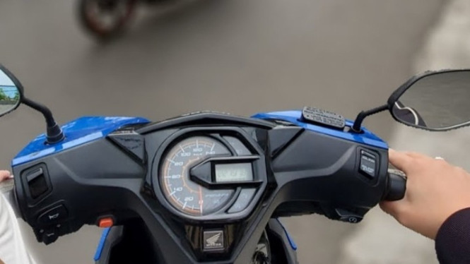 Cara Menyeberang Jalan Raya dengan Motor Aman, Tepat dan Tanpa Panik