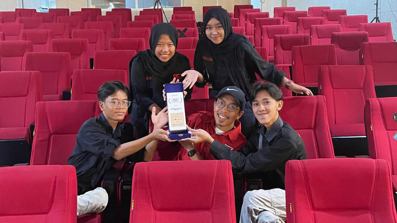 Foto SMKN 7 SURAKARTA: Jurusan Broadcasting & Film Raih Juara Film Pendek Terbaik di BISFF 2024