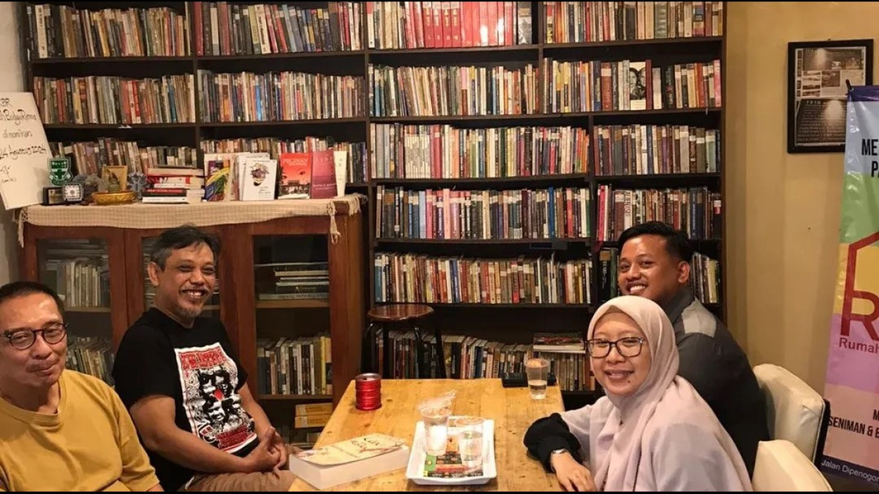 Foto Rumah Budaya Ratna: Ruang dengan Ratusan Buku dan Tempat Para Seniman Asah Kreativitas ...