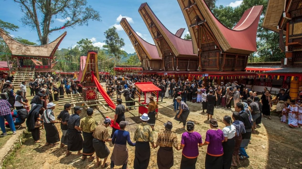 Foto Mengenal Ma'badong: Tradisi Tarian Berkabung dari Sulawesi Selatan