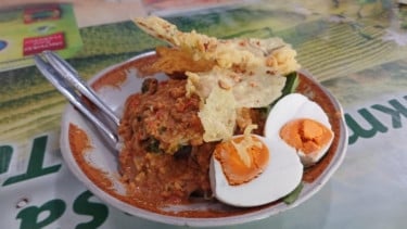 Sego Pecel Kawi Malang: Menikmati Bumbu Kacang Legendaris yang Sudah ...