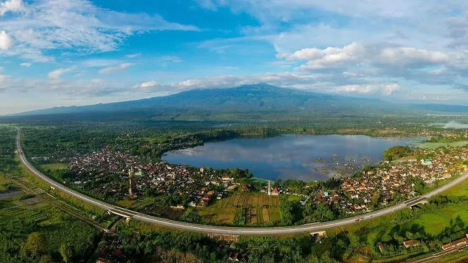 Menyingkap Pesona Danau Ranu Grati: Surga Tenang di Jantung Kota Pasuruan