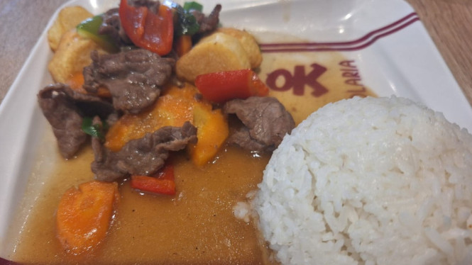 Wisata Kuliner: Makan Sapo Tahu Daging di Solaria Nipah Mal Makassar