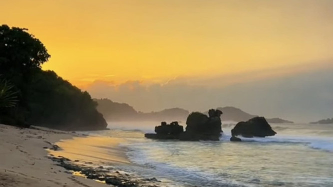 Destinasi Pantai Eksotis di Malang Selatan, Pantai Selok Nan Indah