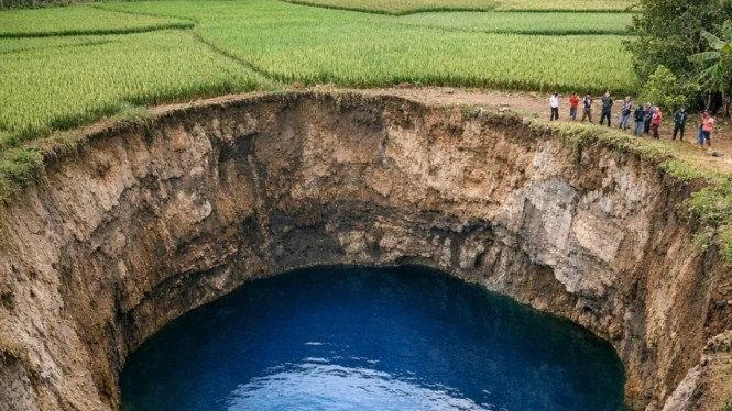 Mengenal Sinkhole di Indonesia: Fenomena Geologi dan Upaya Mitigasi ...
