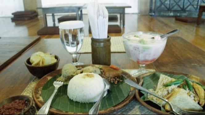 Gudeg Bu Tjitro, Rasa Legendaris Sejak 1925 yang Menjadi Etalase ...