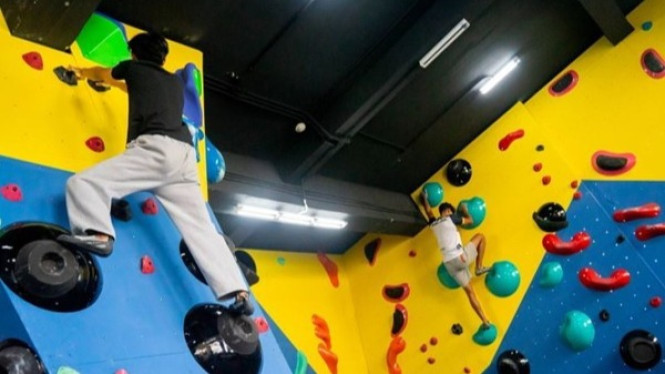 UNESA Surabaya: Resmikan Fasilitas Wall Climbing Indoor dengan Gelar ...