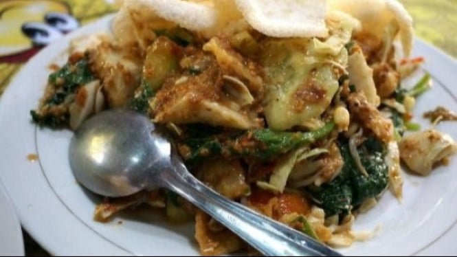 Menikmati Lotek dan Gado-Gado Bu Ning Wirogunan: Simfoni Kelezatan ...