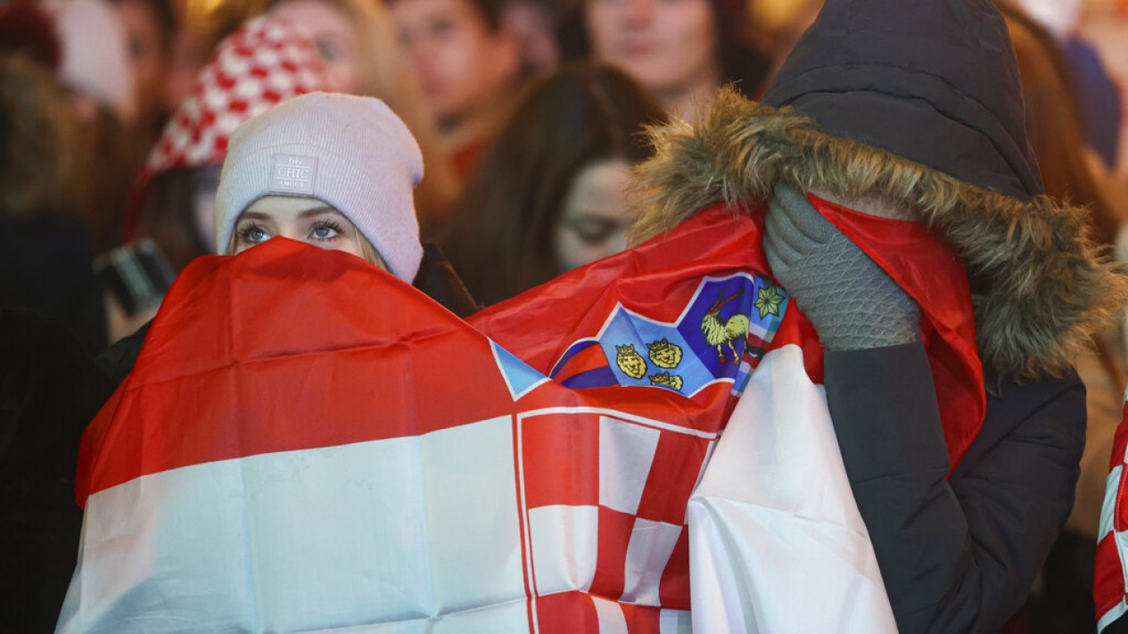 Kesedihan Pemain dan Fans Kroasia Usai Kalah dari Argentina - Vlix.id