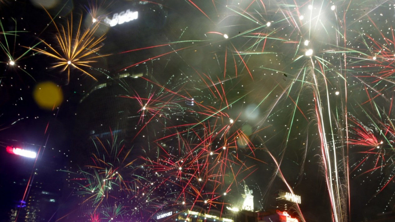 Pesta Kembang Api Tahun Baru 2023 di Bundaran HI - Vlix.id